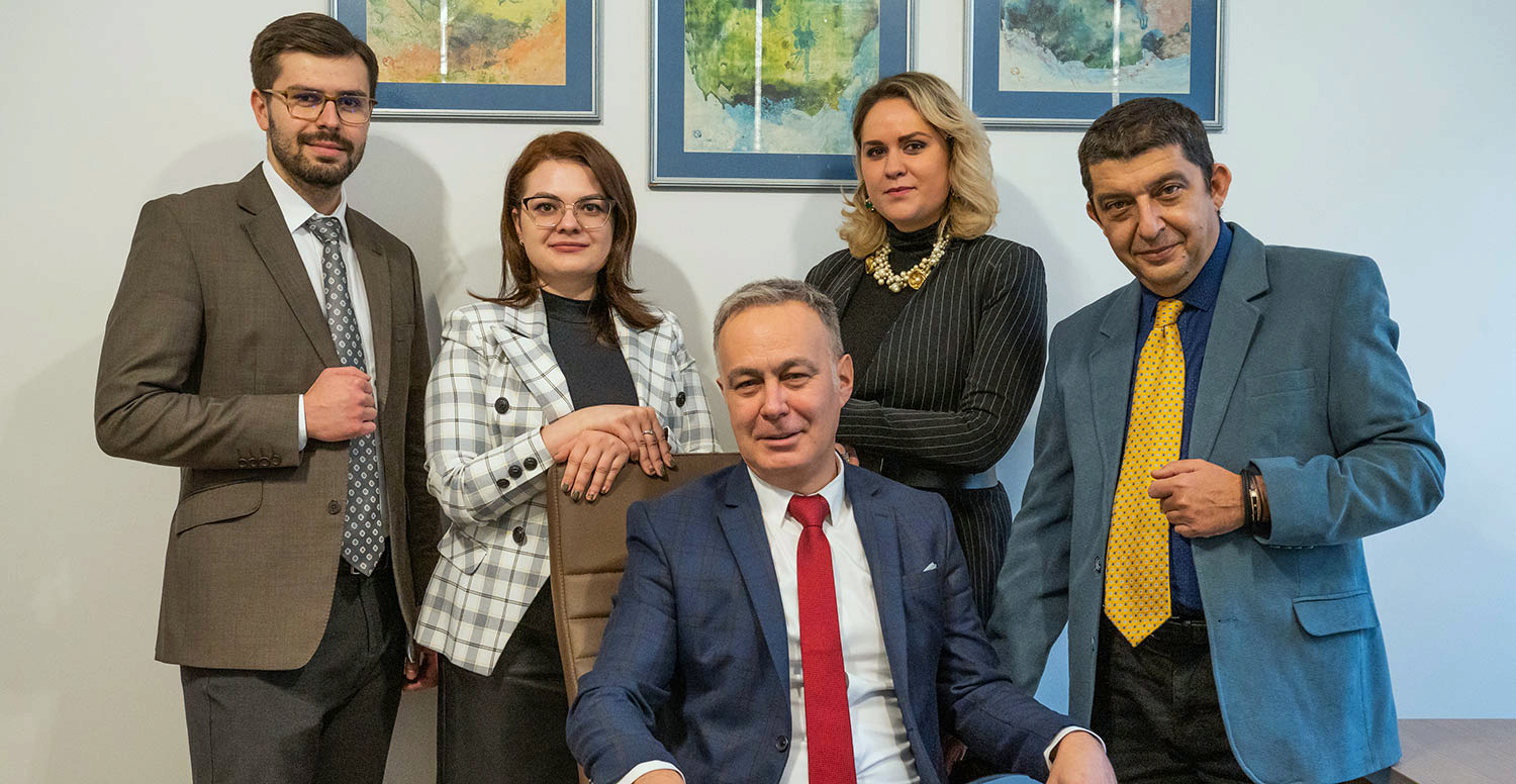 O orădeancă, concediată dintr-o funcție de șefă în cadrul ANAF, a ...