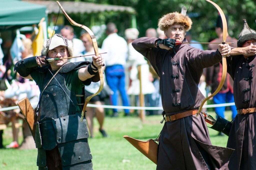 GALERIE. De 15 ani, pe soare, ploaie sau ninsoare, arcașul de la ABA ...