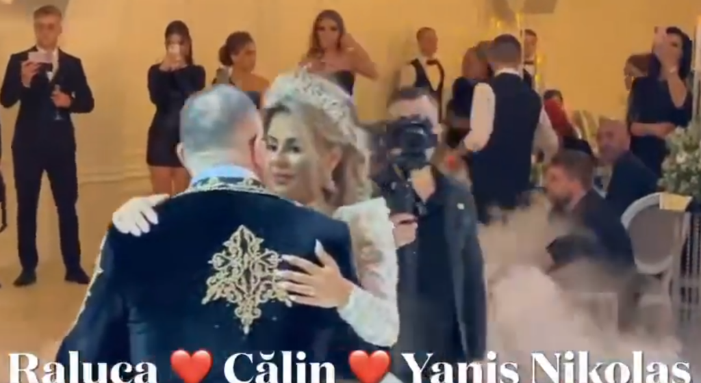 GALERIE/VIDEO. Elicopter, sampanie cu 10.000 euro sticla, teancuri de bani pentru cei mai în ...