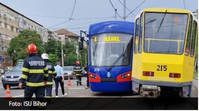 Două tramvaie s-au ciocnit pe Calea Aradaului. Cum s-a întâmplat