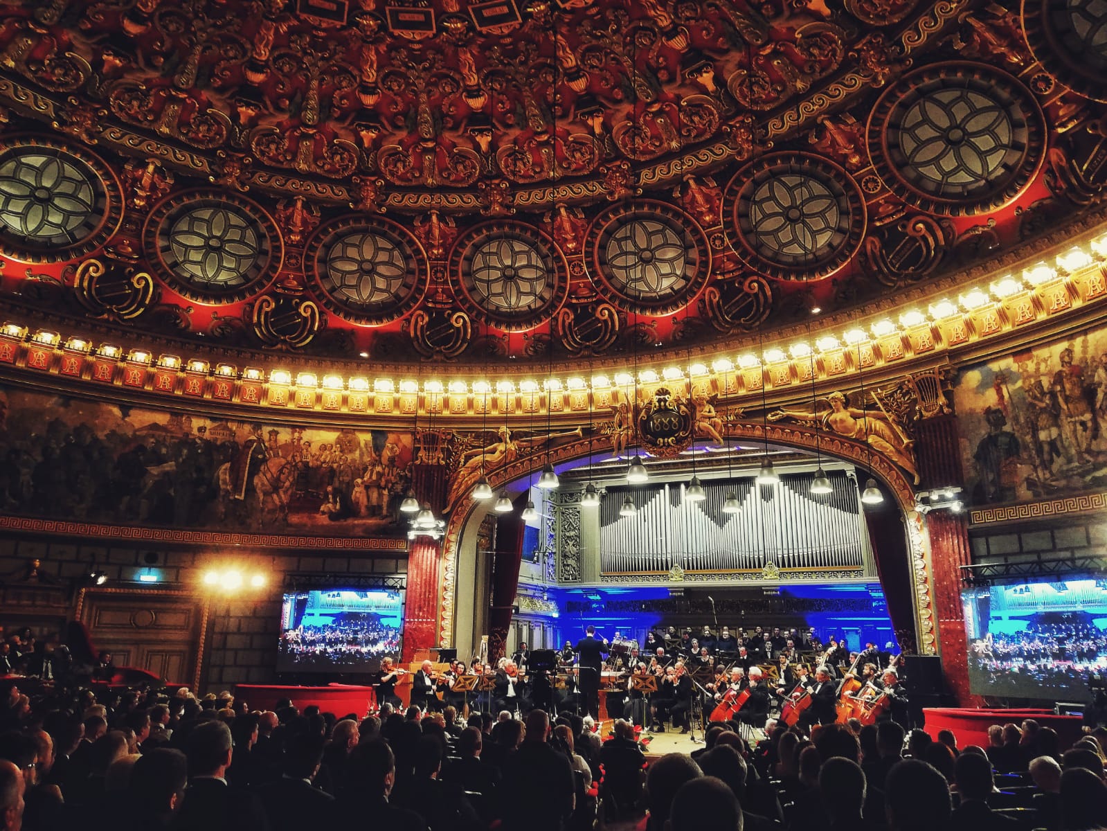 Marea Lojă Naţională din România pemiază elitele. Beiușeanul din juriul ...