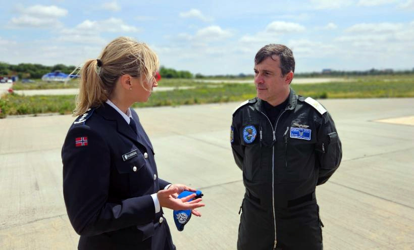 Generalul de aviaţie Cătălin Paul Dache şi şefi din Inspectoratul ...