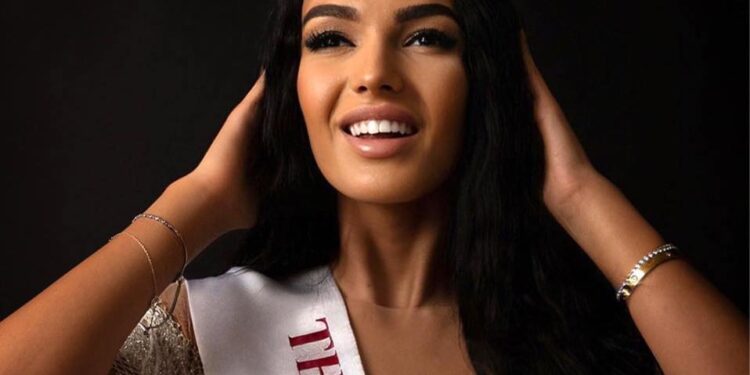 Absolventă de Drept, Miss Globe România 2022, Călina Mitra, spune ...