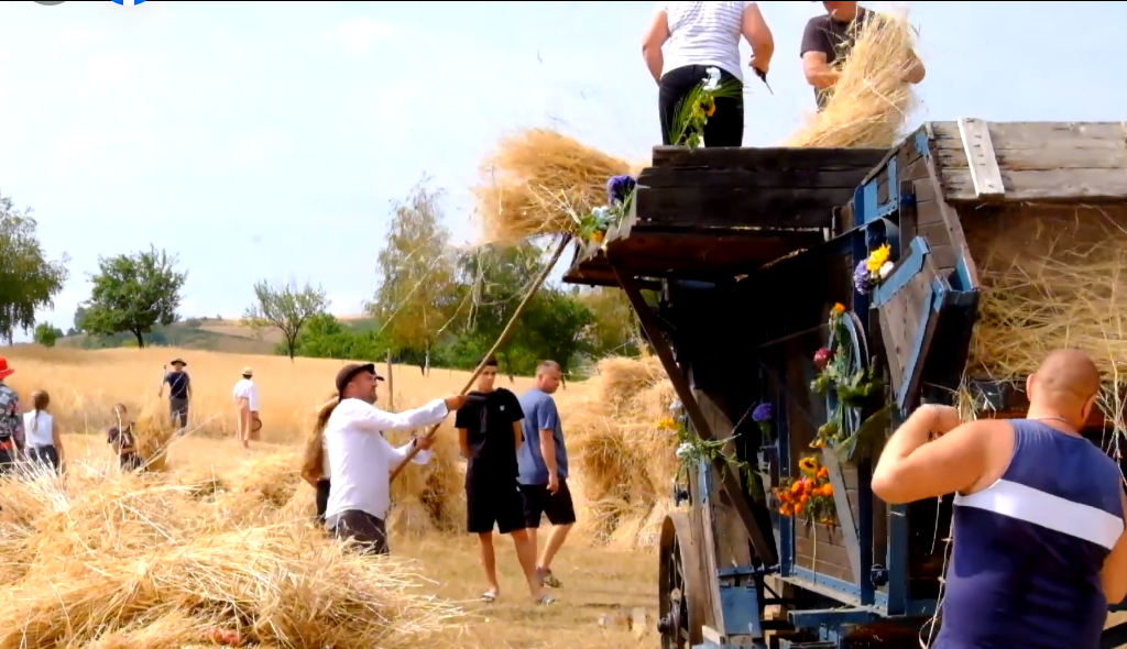 Consulul care vrea să țină vii tradițiile . În complexul său Huta ...