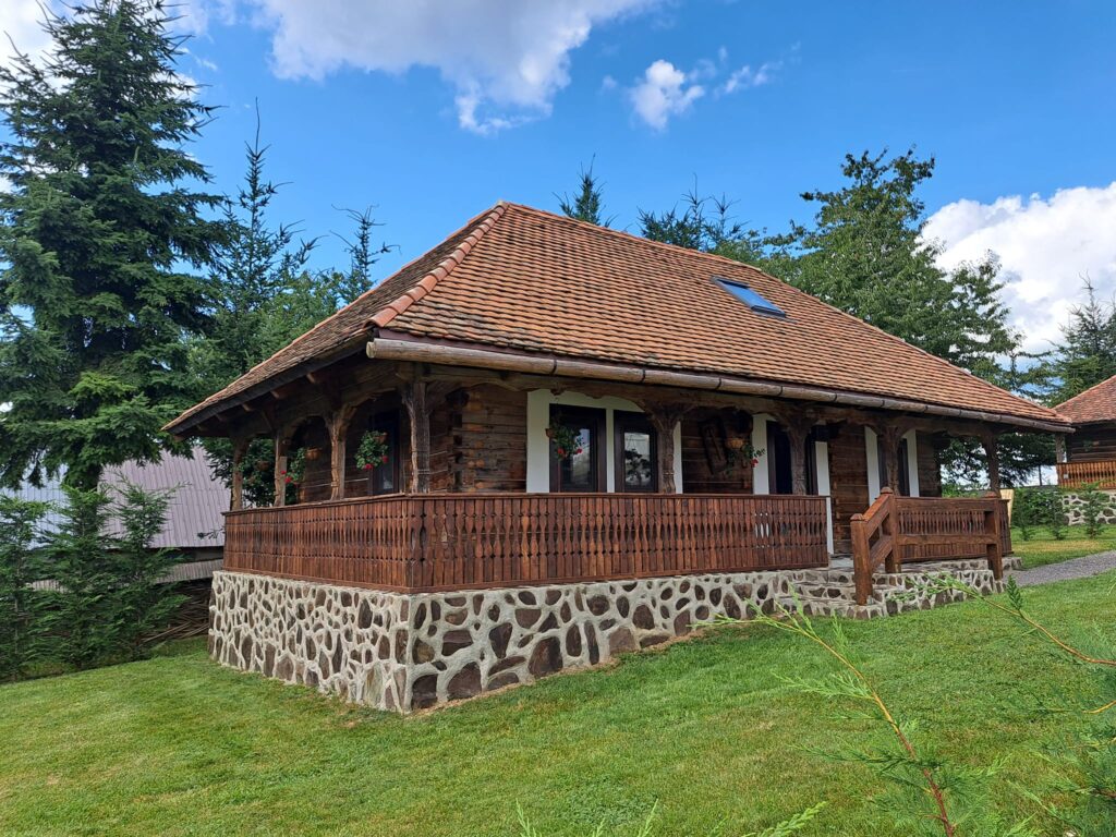 Due Fratelli Village Resort, Șinteu, inaugurat. Căsuțe de peste 100 de ...