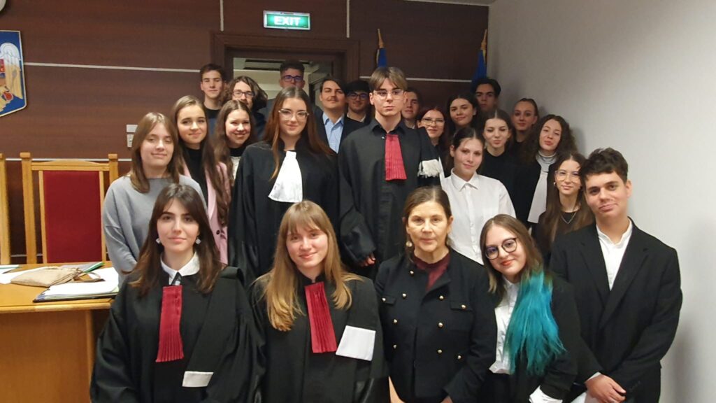 GALERIE. Trei avocați, mentori pentru elevii din "Mihai Eminescu" și ...